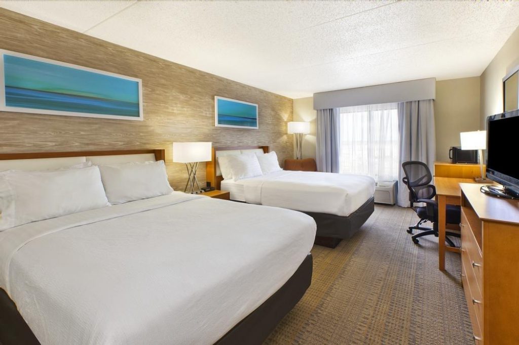 HOLIDAY INN & SUITES BOLINGBROOK | CCT Hockey | Youth and Adult Hockey ...